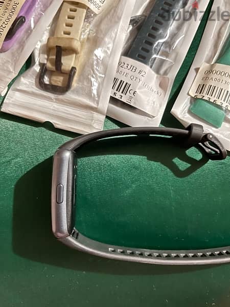 Huawei band 6 + usb + hand straps - إكسسوارات موبايل و تابلت - 201095558