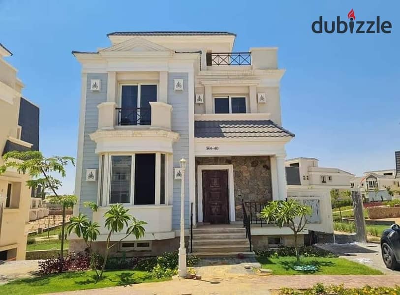 Villa with private lake from Mountain View in october behind Mall of ...