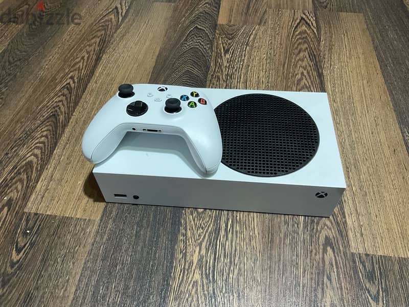 Xbox Series S from Korea with accessories - أجهزة ألعاب فيديو - 203165305