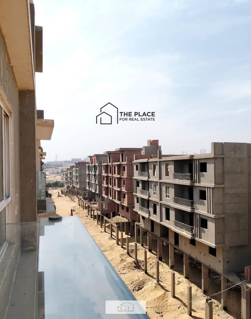 Receive a ground floor apartment with a garden view on the pyramids ...