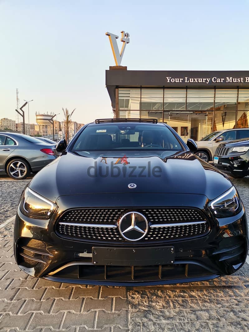 Mercedes-Benz E300 2022 – Black × Black - سيارات للبيع - 205110477