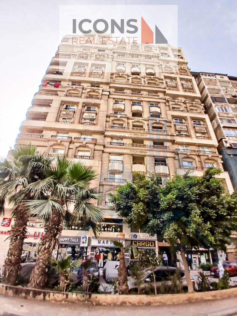 Licensed 180-square-meter apartment in San Stefano, directly on the ...