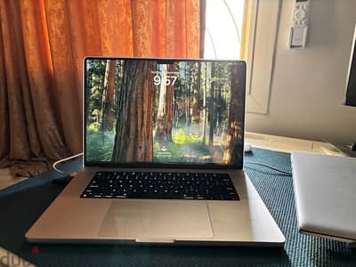 Macbook Pro 16 inch M1 Pro - Laptop computers - 205950430