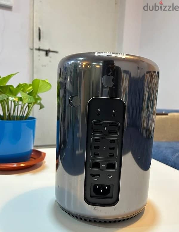 Apple Mac Pro Cylinder - Desktop computers - 206005470