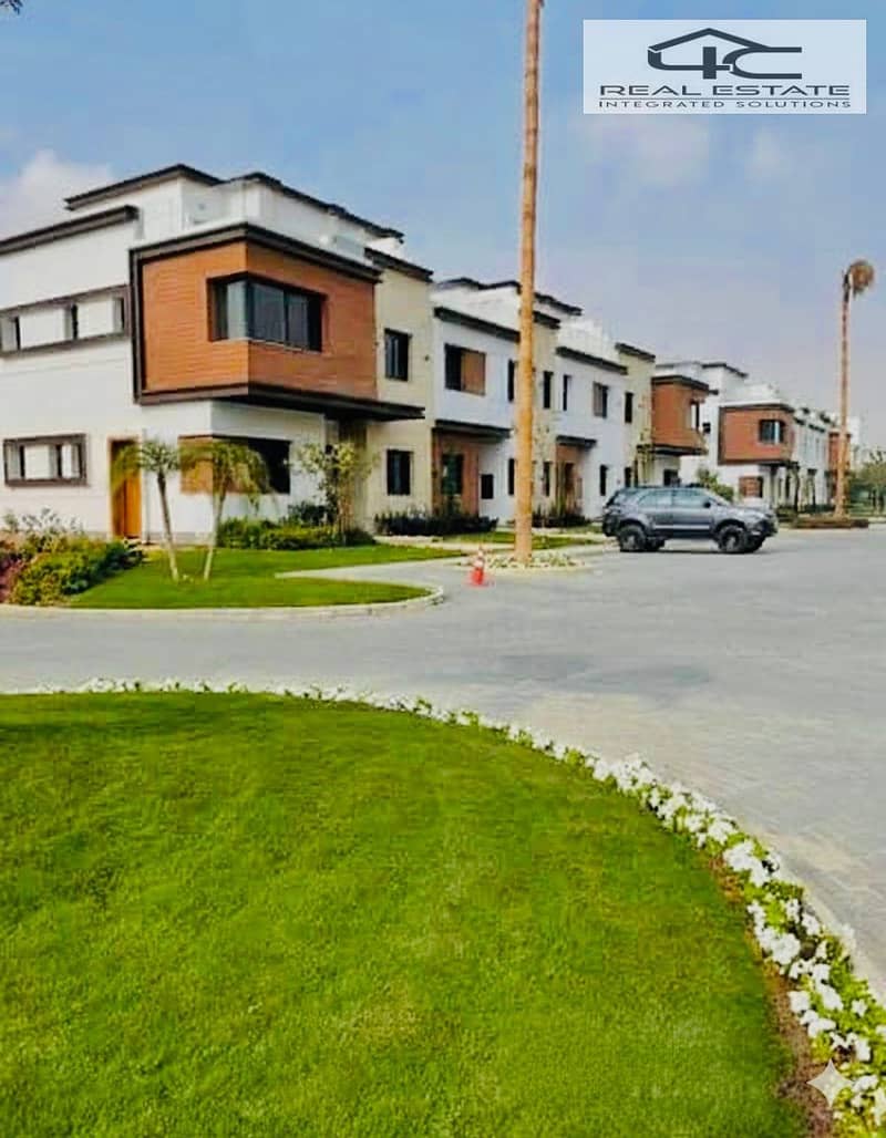 Townhouse villa prim location view landscape in compound azzar2 new ...