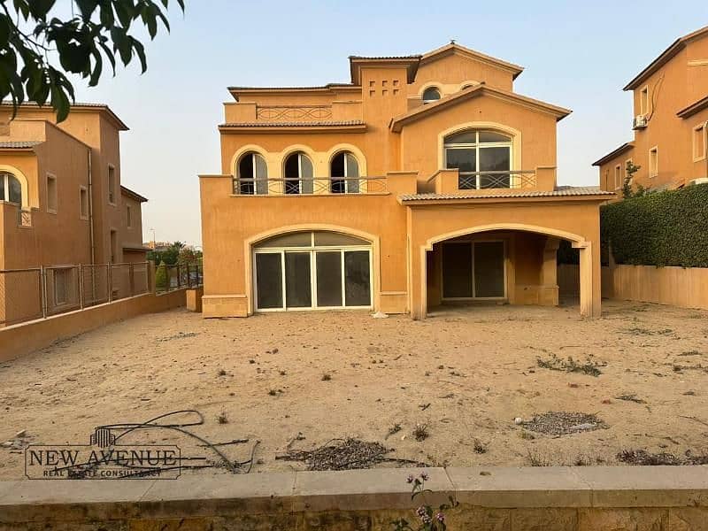 Villa with garden in Dyar Compound Next to AUC, bua 705sqm, 4 bedrooms ...