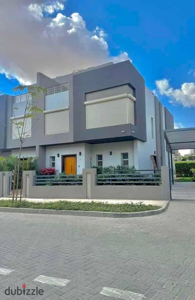 Ready to move: The last corner townhouse in ETapa Compound, next to El ...