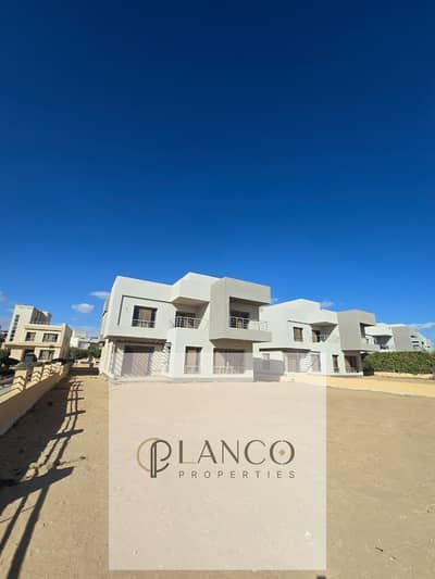For sale directly from the owner – a standalone corner villa in Grand ...