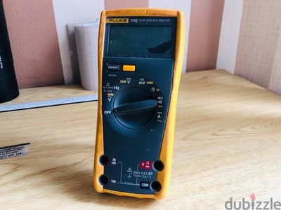 Fluke 79-III True-rms Multimeter - معدات صناعية - 196250767
