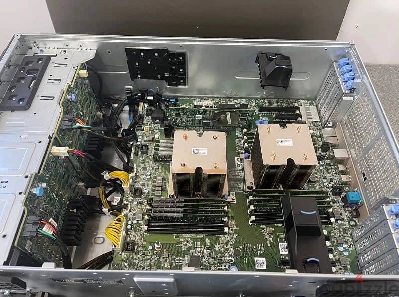 Dell EMC PowerEdge T640 server - Desktop computers - 198319311