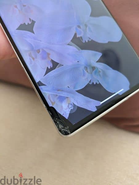 Google Pixel 6 Pro-Used with a broken screen - موبايلات - 199577832