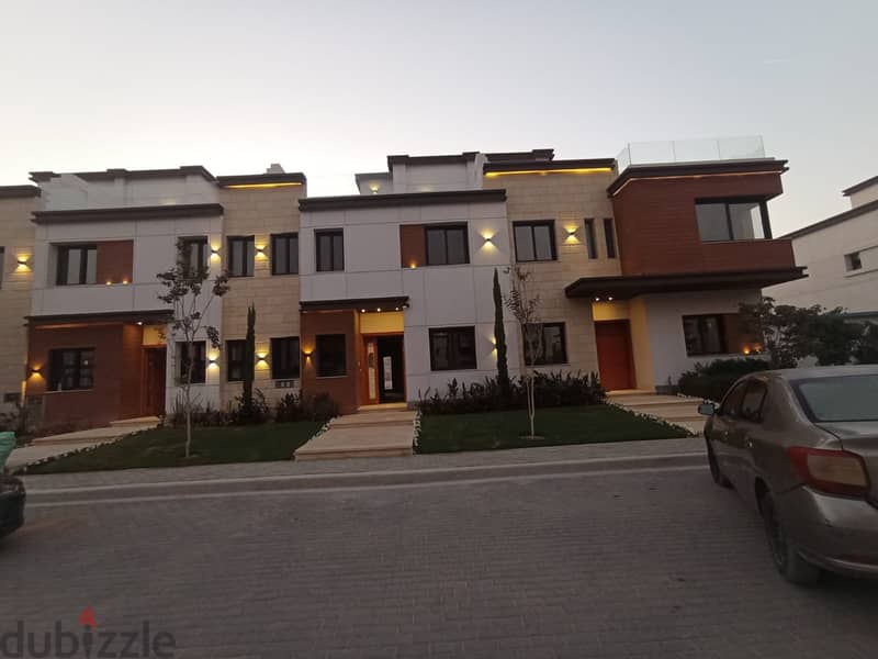 Unique Townhouse 225 M With Prime View In Azzar 2 - Villas For Sale ...