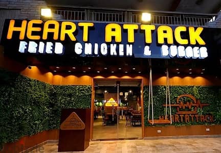 A restaurant and cafe on the ground floor, immediate receipt in ...