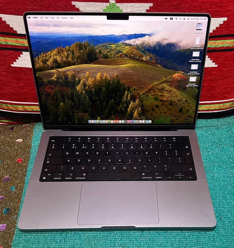 2021 Apple MacBook Pro (14.2- inch, Apple M1 Max chip with 10 core CPU ...